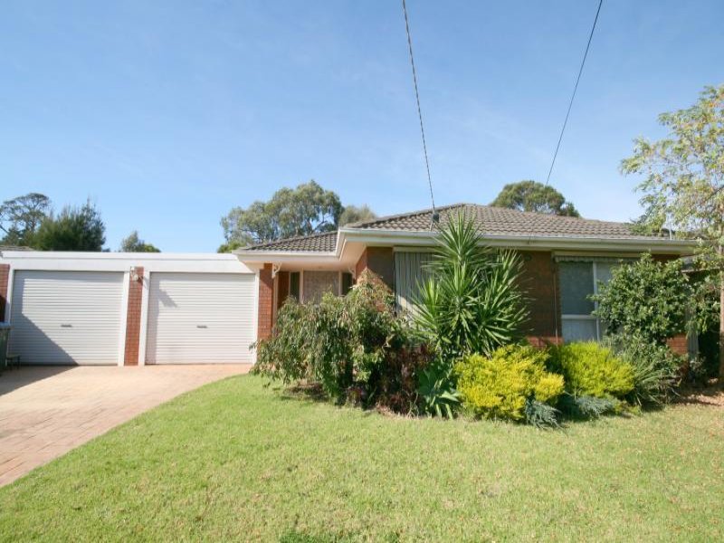 4 Manorvale Parade, Werribee, Vic 3030 - Property Details