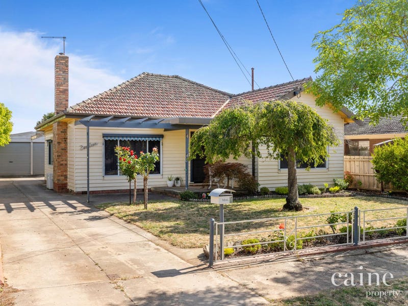 14 College Street, Wendouree, Vic 3355 - Property Details