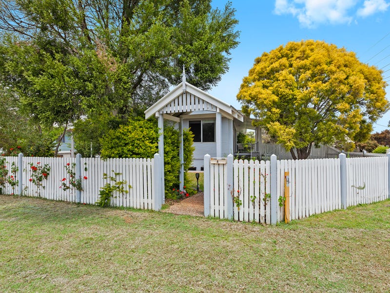 8 Murray Street, Oakey, Qld 4401 - Property Details