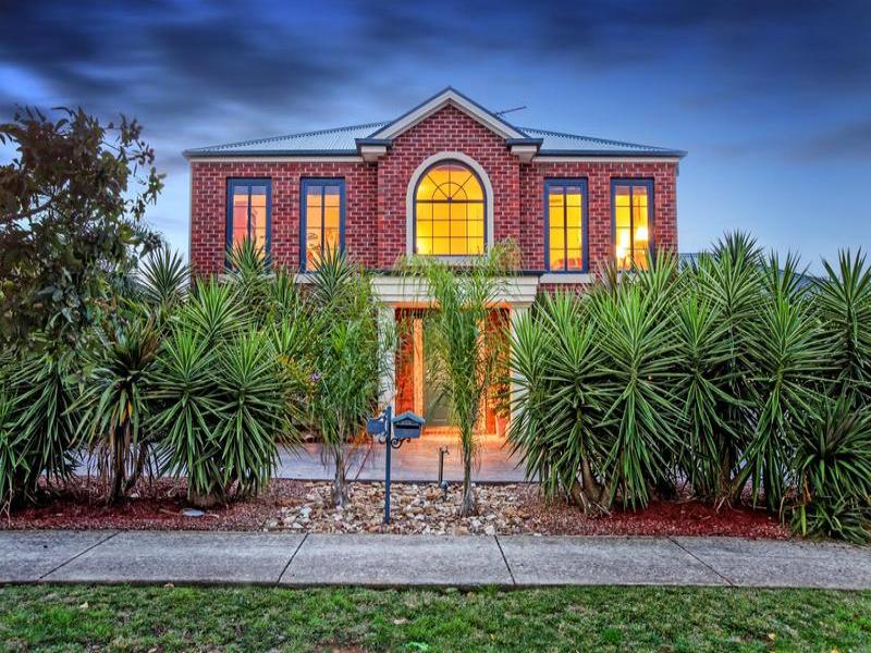 7 French Cres, Caroline Springs, VIC 3023 - realestate.com.au