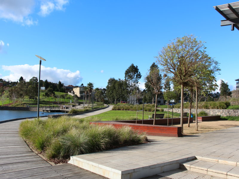52 Valley Lake Boulevard, Keilor East, VIC 3033 - realestate.com.au