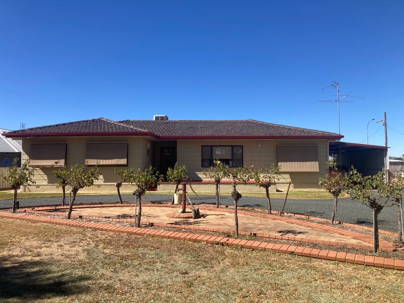 92 Kitchener Road, Temora, NSW 2666 - Property Details