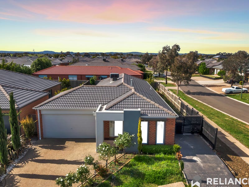 4 Phila Place, Brookfield, VIC 3338 - realestate.com.au