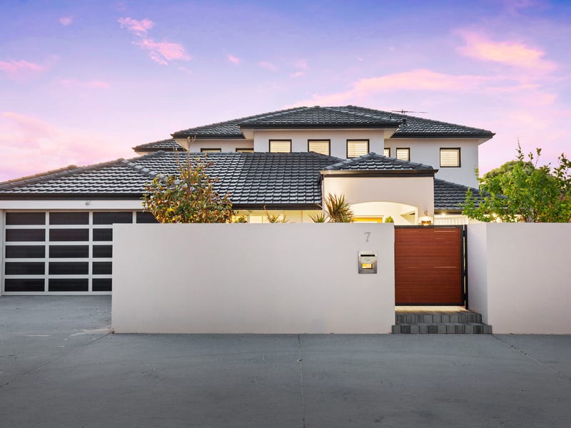 7 Hanley Place, Hillarys, WA 6025 - Property Details