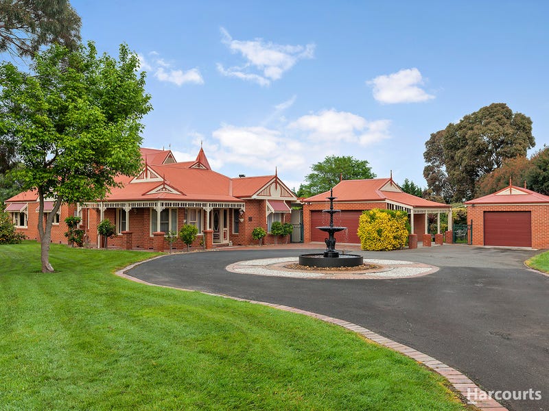2 Barr Court, Pakenham, Vic 3810 - Property Details