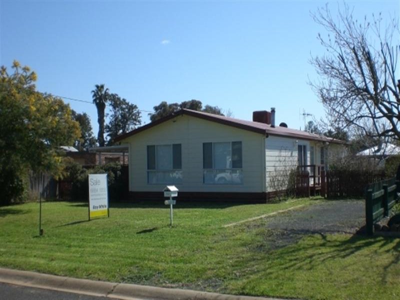 8 Bobs Street, Gilgandra, NSW 2827 - realestate.com.au
