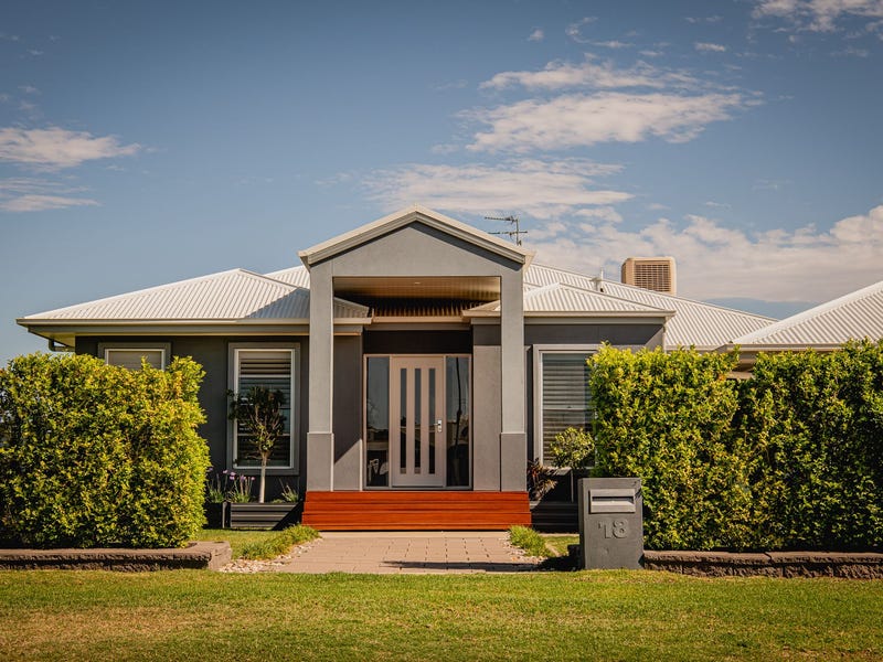 18 Beetson Drive, Roma, Qld 4455 - Property Details