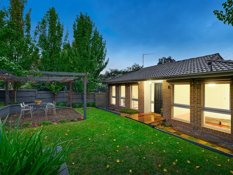 25 Rolling Hills Road, Chirnside Park, VIC 3116 - realestate.com.au