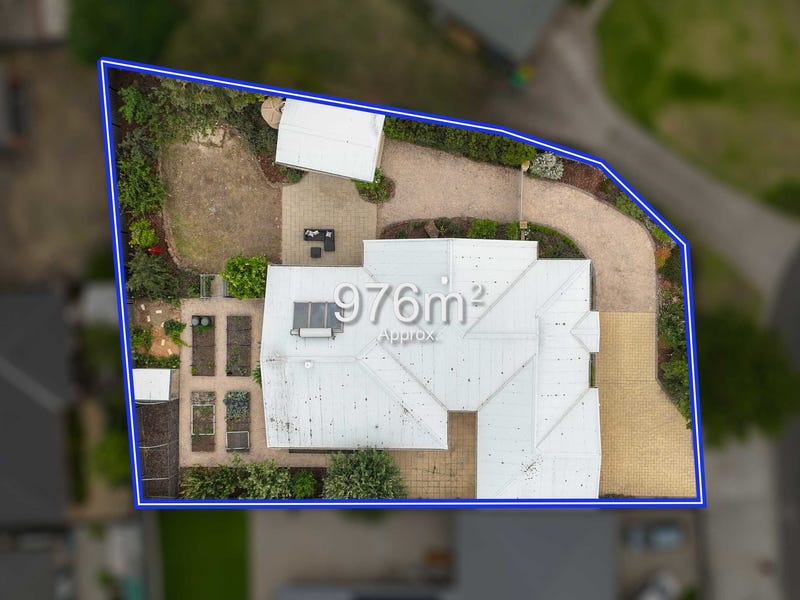 28 Bramshaw Crescent, Hillside, Vic 3037 - Property Details