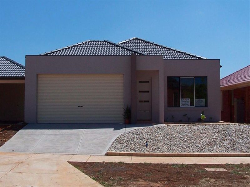 8 Rowena Court, Derrimut, Vic 3026 - Property Details