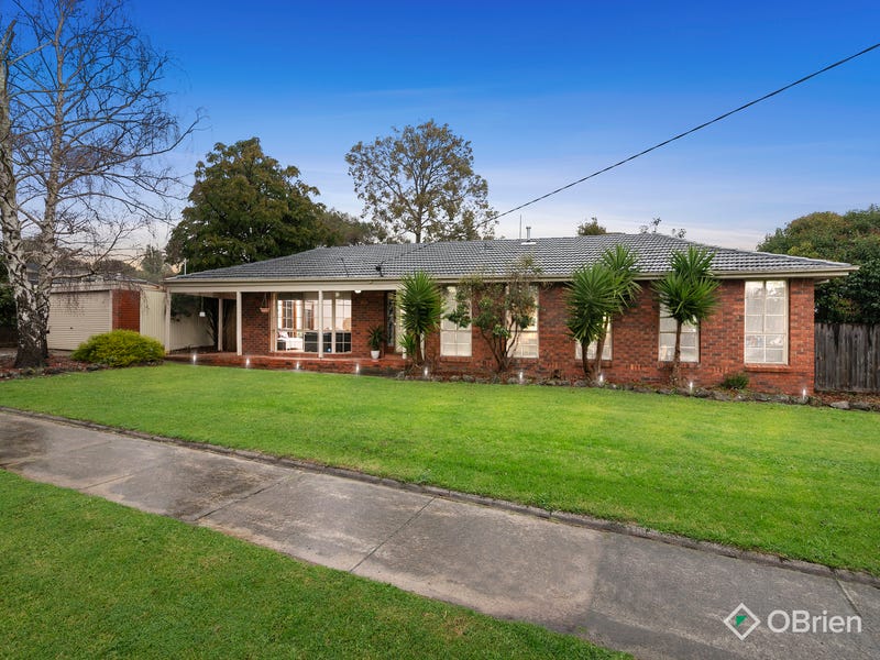 8 Pembroke Drive, Somerville, Vic 3912 - Property Details