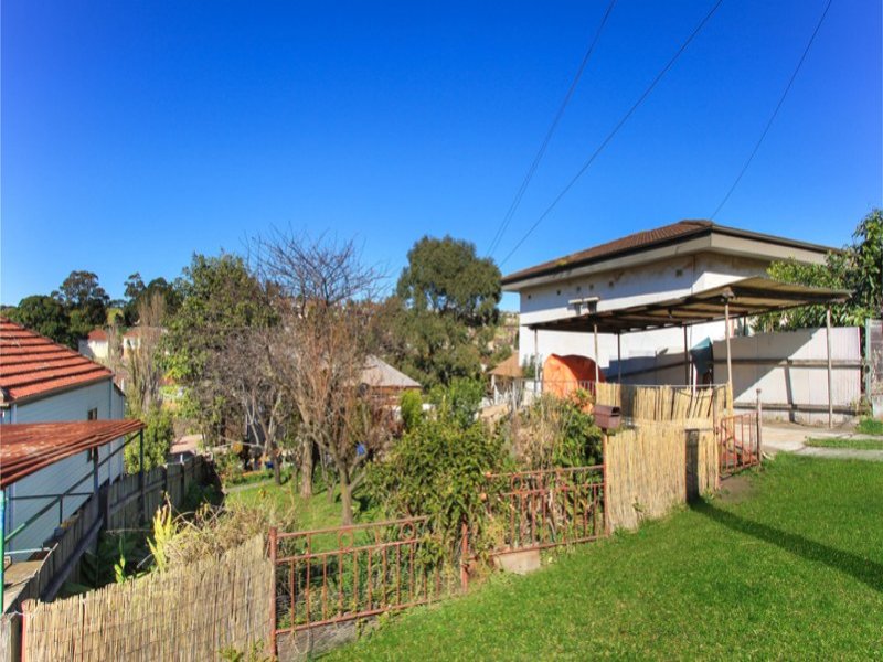 9 Monteith Street, Cringila, NSW 2502 - Property Details