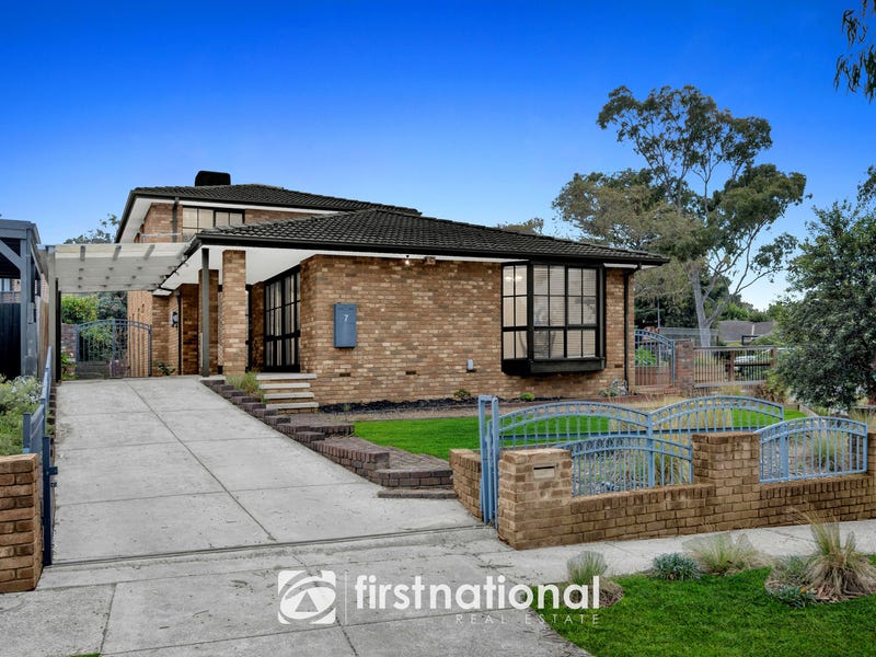 7 Broadwalk Grove, Endeavour Hills, VIC 3802 - realestate.com.au