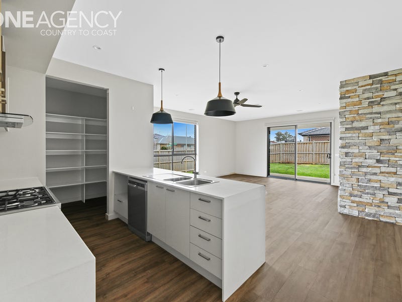 16 Paramount Drive, Warragul, VIC 3820 - realestate.com.au