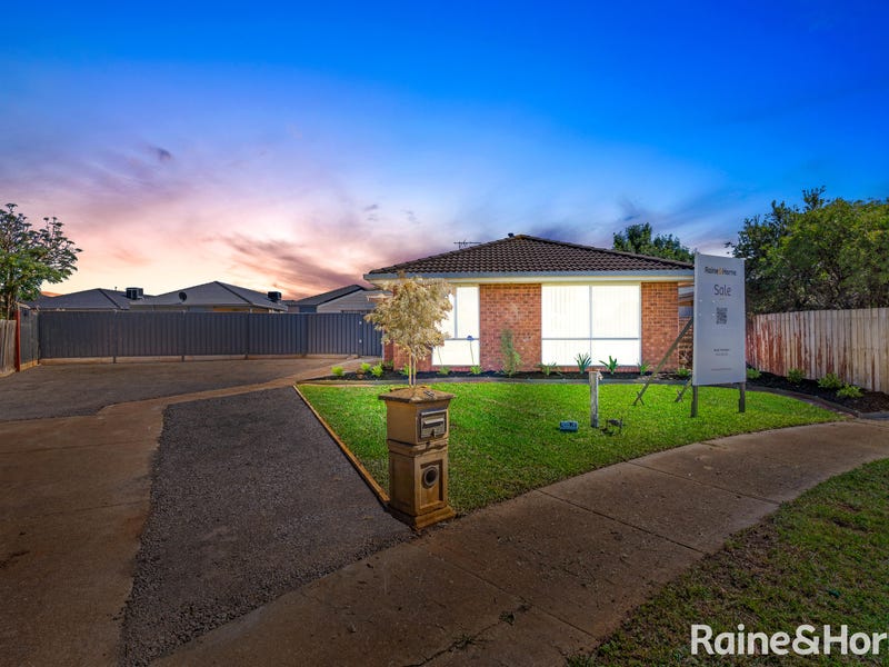 8 Regal Court, Melton South, VIC 3338 - realestate.com.au