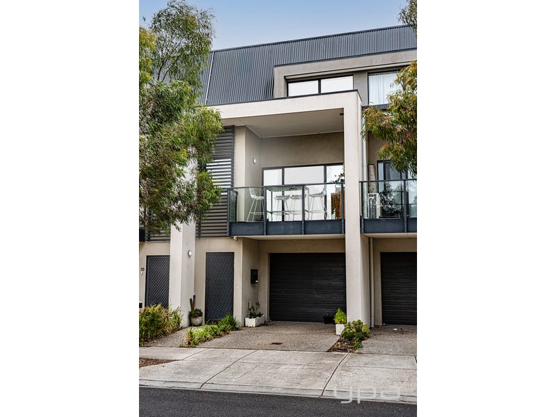 8 Tribeca Drive, Point Cook, VIC 3030 - realestate.com.au